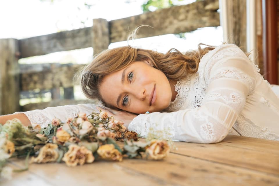 Caroline Jones to perform on ABC's The Bachelorette! – Mailboat Records